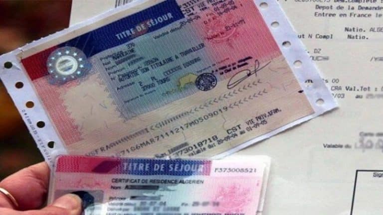 Remise de titre de séjour ou de voyage et de DCEM